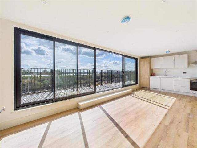 2 bedroom flat for rent in Hoffmanns Way, Chelmsford, CM1