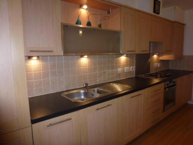2 bedroom flat for rent in Holywell Drive, Warrington, WA1