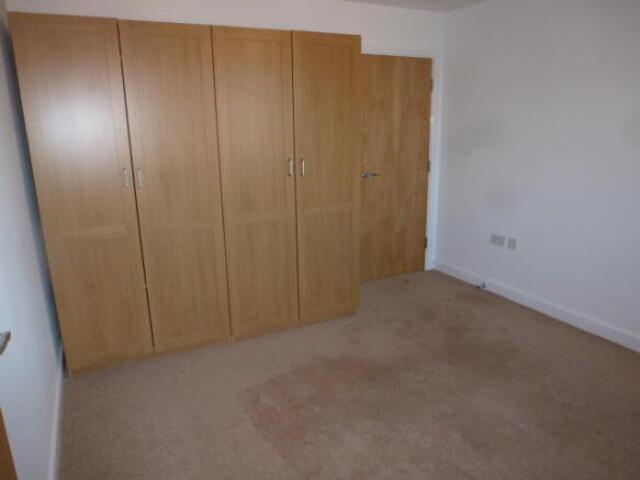 2 bedroom flat for rent in Holywell Drive, Warrington, WA1