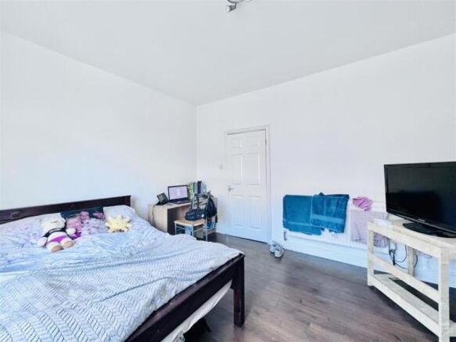 2 bedroom flat for rent in Holden Street, Nottingham, NG7