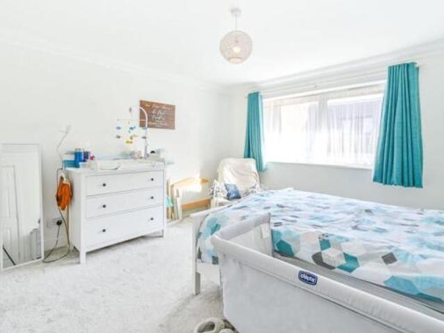 2 bedroom flat for rent in Holden Road, Woodside Park, London, N12