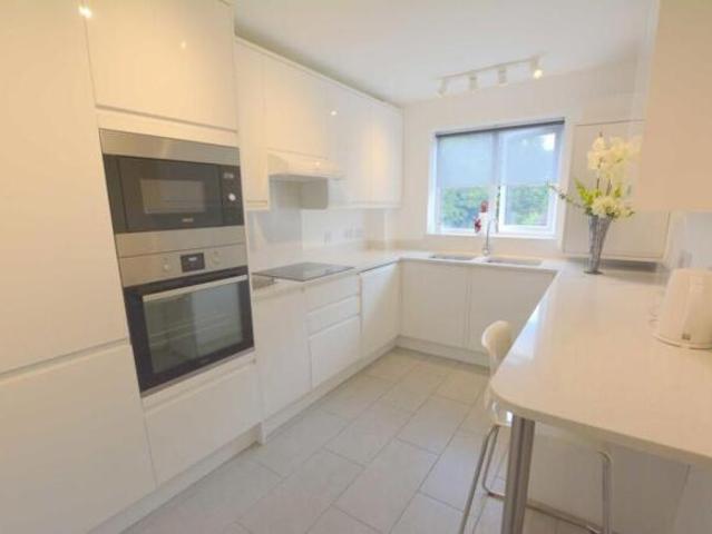 2 bedroom flat for rent in Holders Hill Road, Hendon, NW4