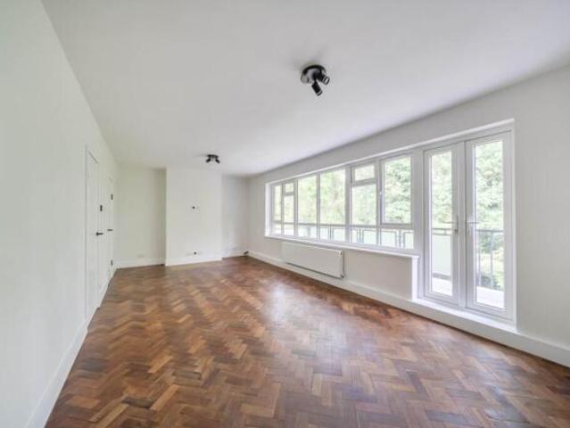 2 bedroom flat for rent in Holders Hill Road, London, NW4