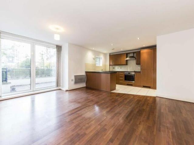 2 bedroom flat for rent in Holland Gardens, Brentford, TW8