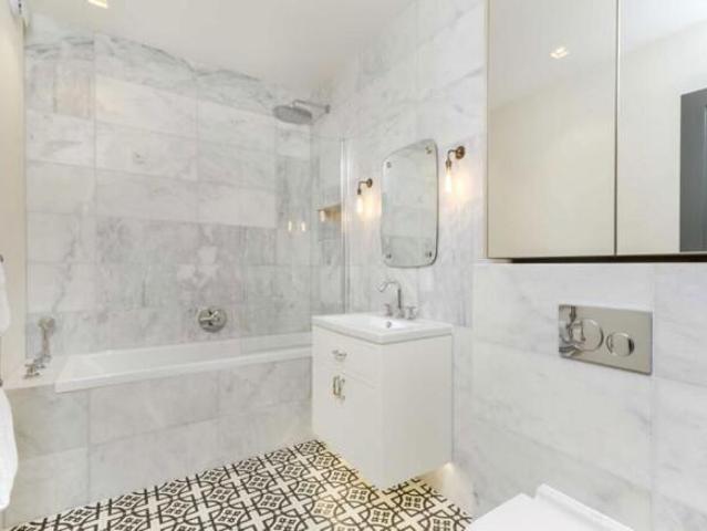 2 bedroom flat for rent in, Holland Park, W11