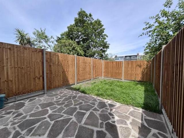 2 bedroom flat for rent in Holland Road, Kensal Rise, London, NW10