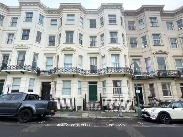 2 bedroom flat for rent in Holland Road, Hove, East Susinterac.