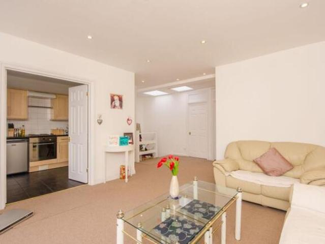2 bedroom flat for rent in Holland Road, Holland Park, London, W14