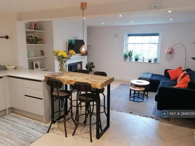 2 bedroom flat for rent in Holly Grove, London, SE15