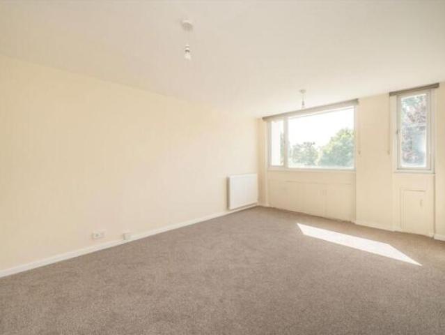 2 bedroom flat for rent in Holmesdale Road, Teddington, TW11