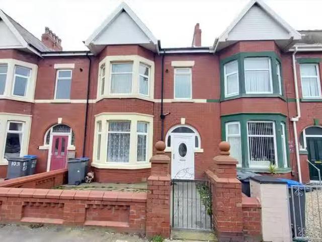 2 bedroom flat for rent in Holmfield Road, Blackpool, FY2
