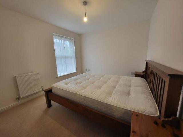 2 bedroom flat for rent in Holst Road, SN25
