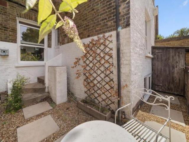 2 bedroom flat for rent in Hormead Road, Maida Vale, W9