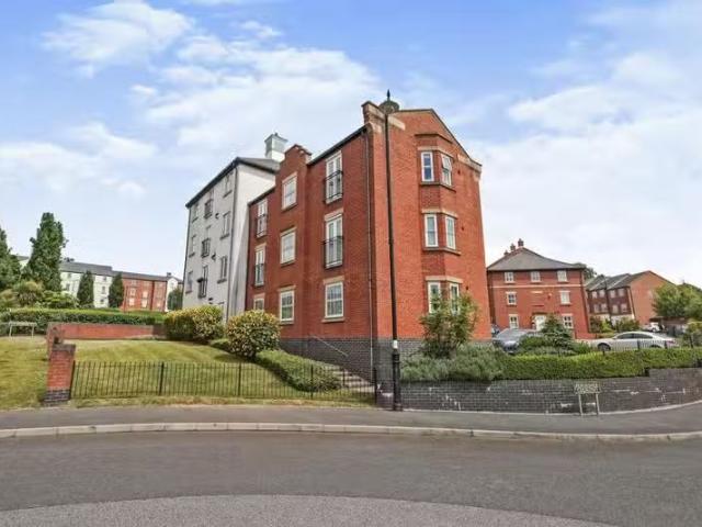 2 bedroom flat for rent in Horseshoe Crescent, Great Barr, B43.