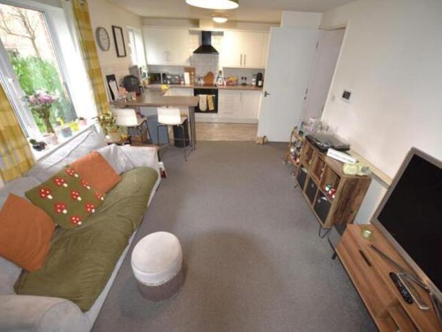 2 bedroom flat for rent in Horsforth House, Flat 6, LS18