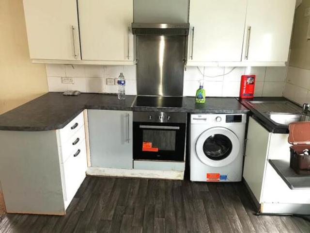 2 bedroom flat for rent in Howard Gardens, Adamsdown, Cardiff, CF24