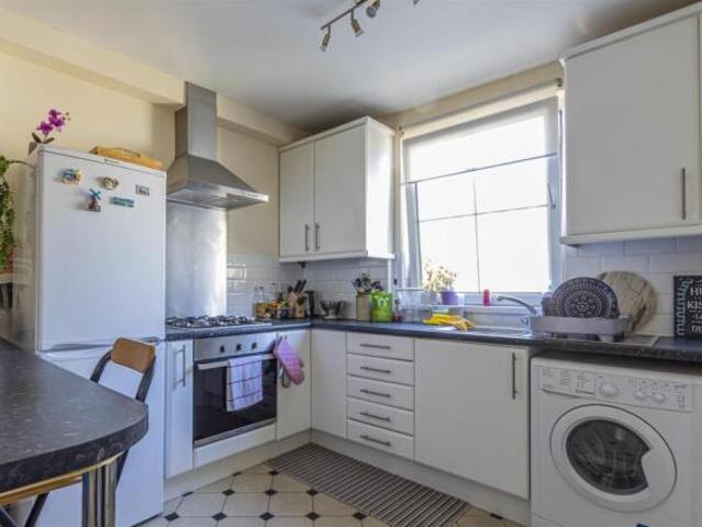 2 bedroom flat for rent in Howard Gardens, Adamsdown, CF24