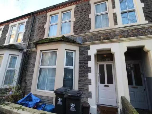 2 bedroom flat for rent in Howard Terrace, Adamsdown, CF24 0EH.