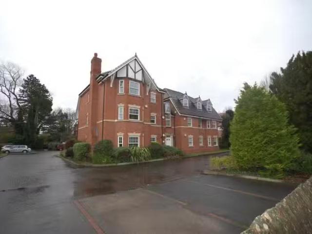 2 bedroom flat for rent in Howbeck Road, Prenton, CH43