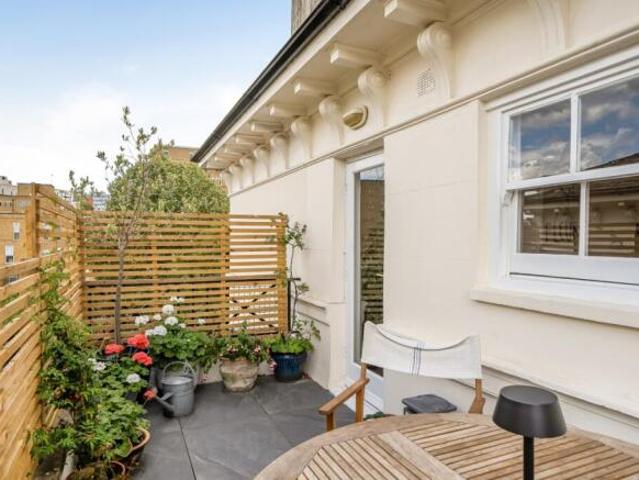 2 bedroom flat for rent in Howley Place London W2