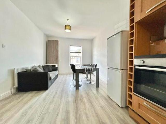 2 bedroom flat for rent in Humber Road, Stoke, Coventry, CV3