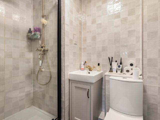 2 bedroom flat for rent in Hume Way, Ruislip, HA4