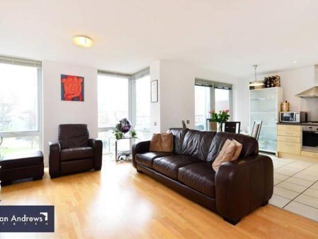 2 bedroom flat for rent in Hunt Close, London, W11