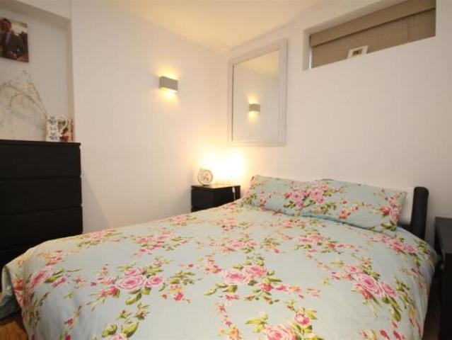 2 bedroom flat for rent in Hunter Road, Guildford, GU1