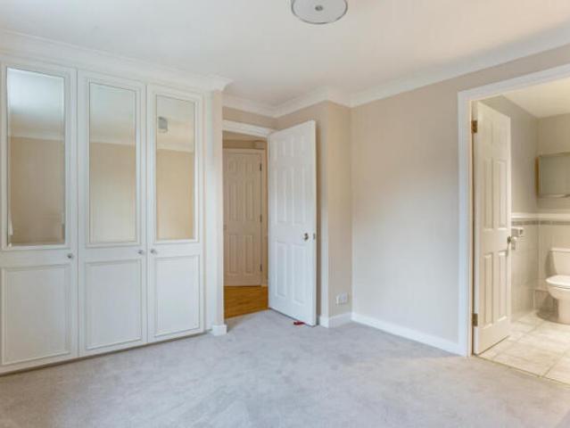2 bedroom flat for rent in Huntingdon Gardens, Chiswick, London, W4