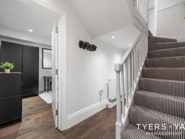 2 bedroom flat for rent in Huntley Street, London, WC1E