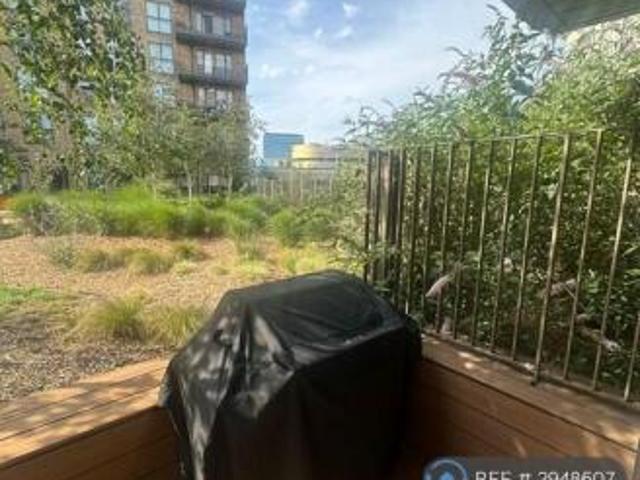 2 bedroom flat for rent in Hudson Building, London, E15