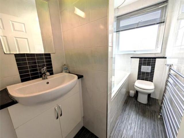 2 bedroom flat for rent in Hulse Road, Southampton, SO15