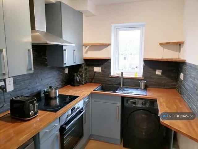 2 bedroom flat for rent in Hurst Road, Kennington, Ashford, TN24