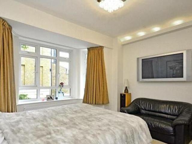 2 Bedroom Flat For Rent In Hyde Park Estate, London
