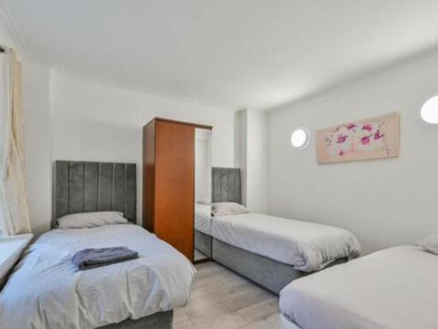 2 Bedroom Flat For Rent In Hyde Park Estate, London