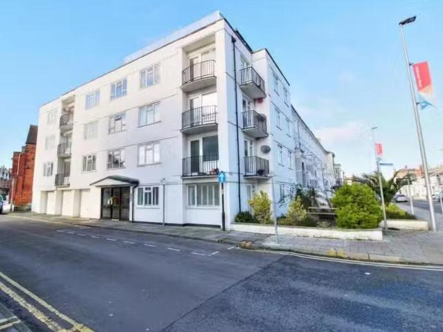 2 bedroom flat for rent in Hyde Road, Delamere Court Hyde Road.