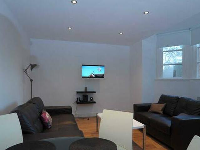2 bedroom flat for rent in Hyde Terrace Leeds West Yorkshire LS2