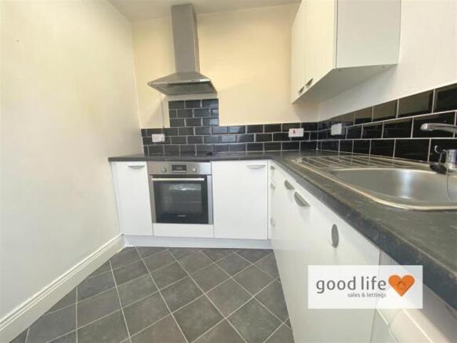 2 bedroom flat for rent in Hylton Road, Sunderland, SR4