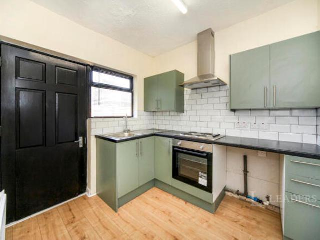 2 bedroom flat for rent in Icknield Road, Luton, Bedfordshire, LU3