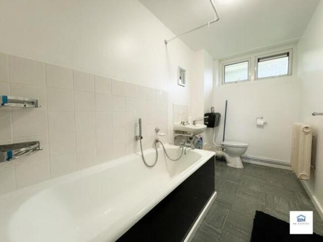 2 bedroom flat for rent in Iffley Court, Leicester, LE5