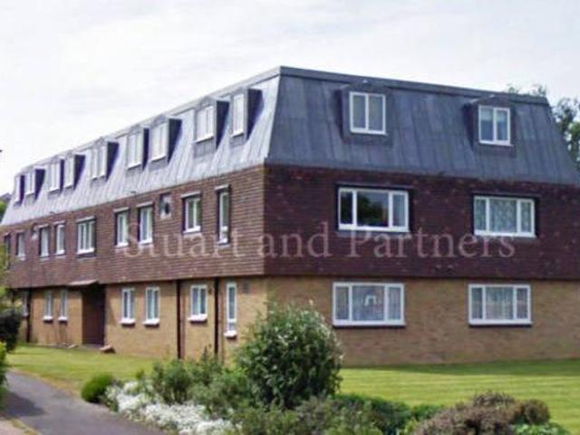 2 bedroom flat for rent in Iona Way Haywards Heath RH16