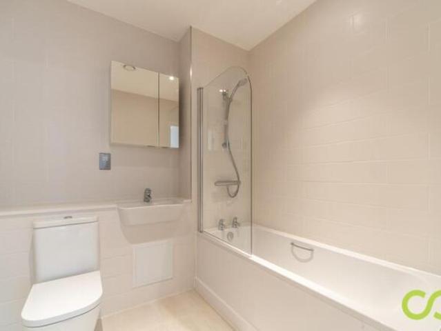 2 bedroom flat for rent in Ilford Hill, Ilford, IG1