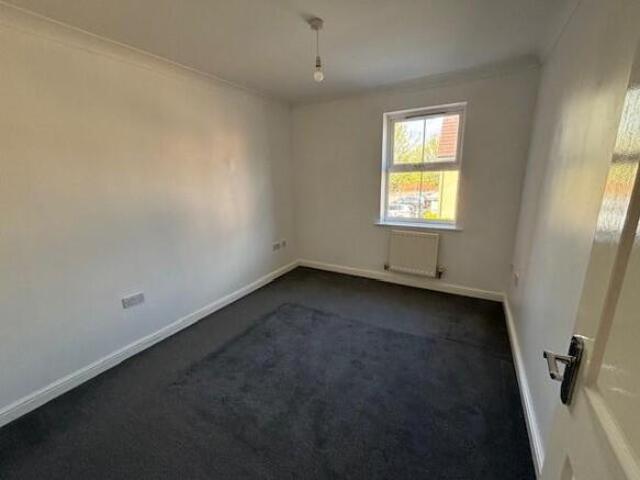 2 bedroom flat for rent in De Havilland Square, Ilford, IG1