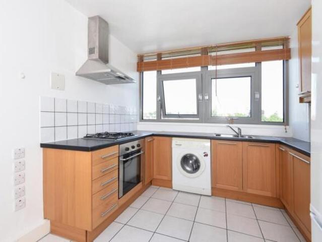 2 bedroom flat for rent in Inner Park Road, London, SW19