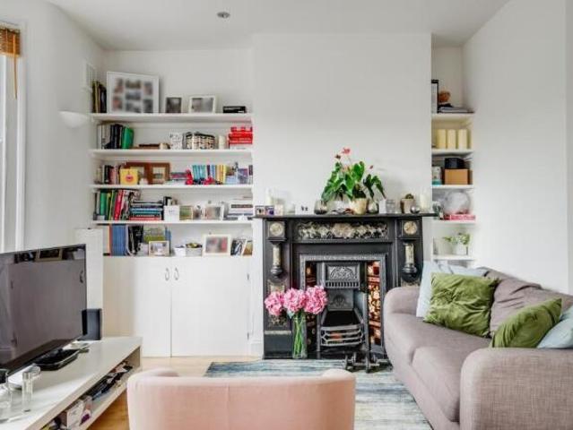 2 bedroom flat for rent in Ingham Road, West Hampstead, NW6