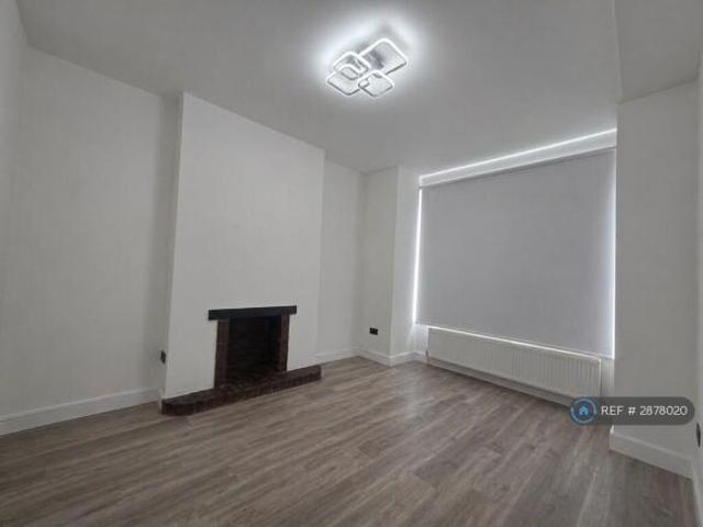 2 bedroom flat for rent in Inglemere Road, Mitcham, CR4