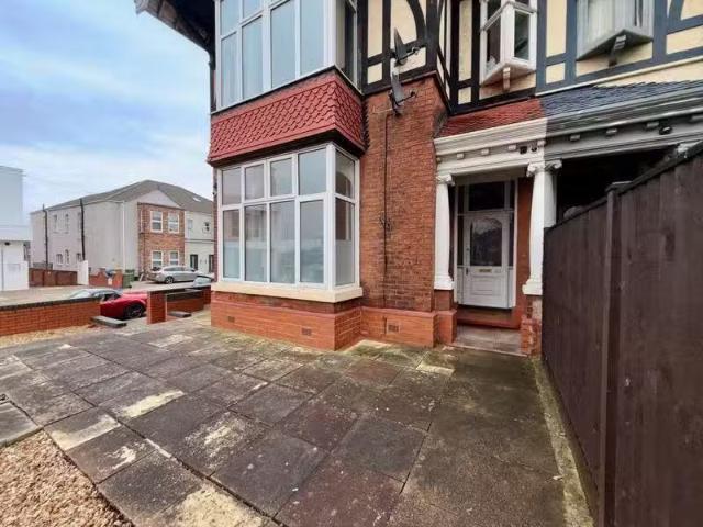 2 bedroom flat for rent in Isaacs Hill, Cleethorpes, DN35
