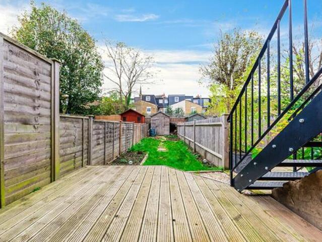 2 bedroom flat for rent in Isis Street, London, SW18