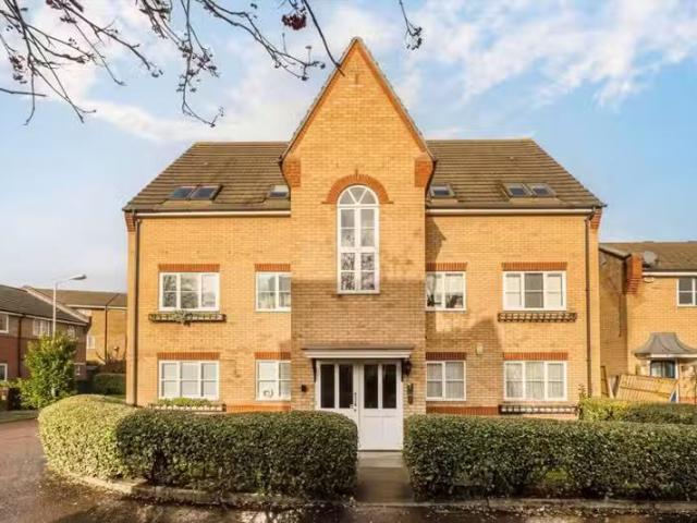 2 bedroom flat for rent in Jackson Close, Victoria Park, E9