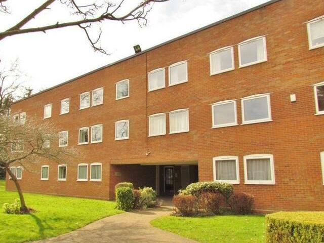 2 bedroom flat for rent in Jacoby Place Priory Road B5